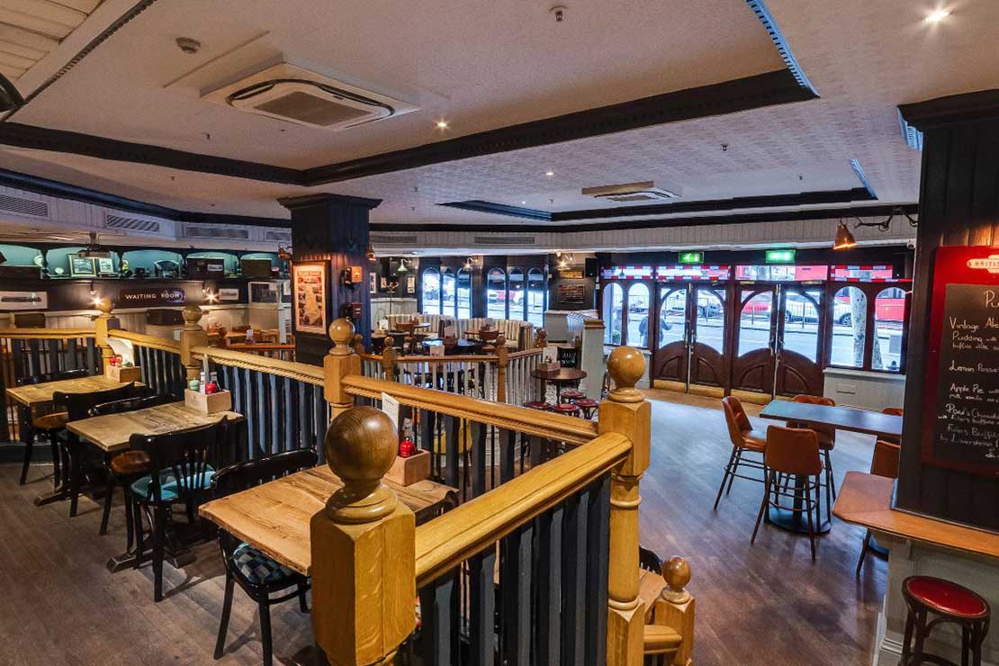 Take a 360 tour of The Euston Flyer Pub and Restaurant in Euston Road